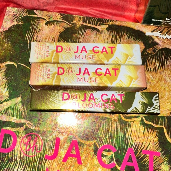 BH Cosmetics | Makeup | Htf Bh Cosmetics X Doja Cat Mega Set W Gold Bag ...